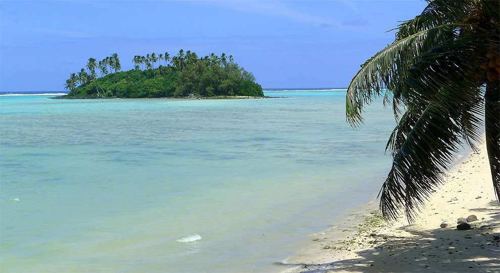 Swimming at Muri Beach - The most beautiful beach on...