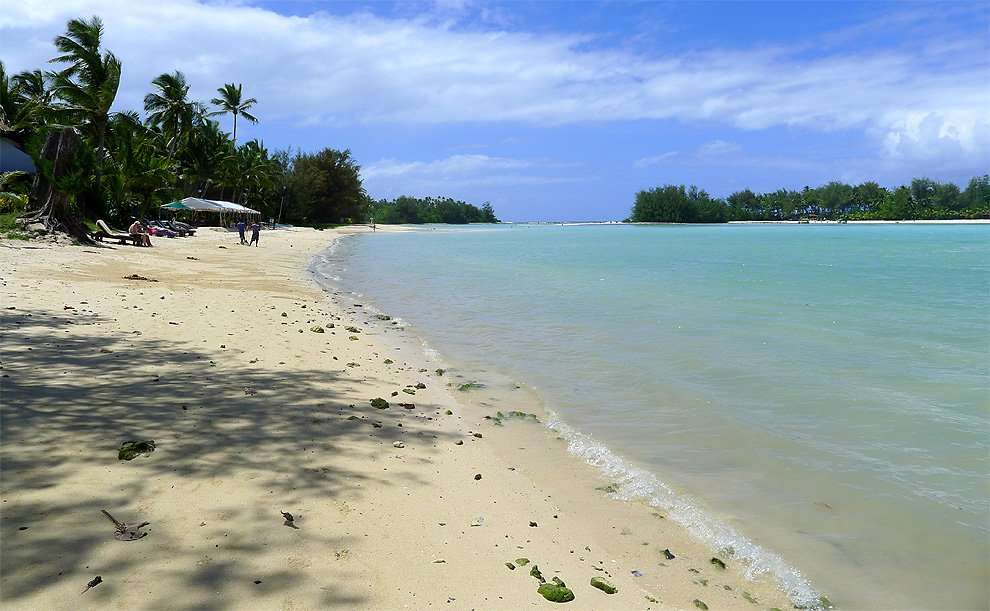 Swimming at Muri Beach - The most beautiful beach on...