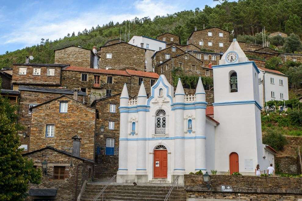 A tour of the village of Piodão - Stone village hidden in the hills