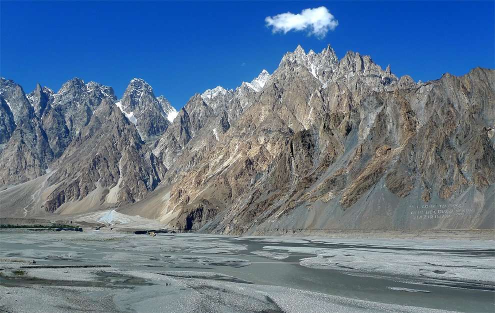 Walk in Passu - Walk under the Passu Cathedral