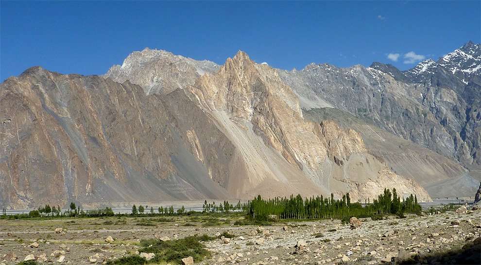 Walk in Passu - Walk under the Passu Cathedral