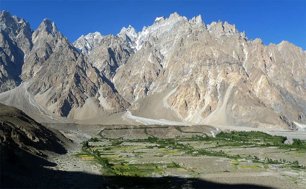 Walk in Passu - Walk under the Passu Cathedral