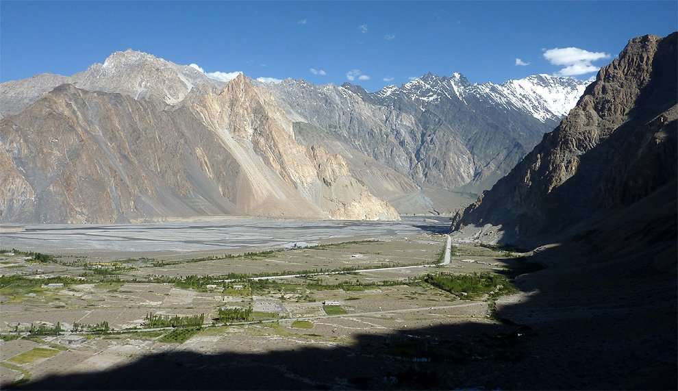 Walk in Passu - Walk under the Passu Cathedral