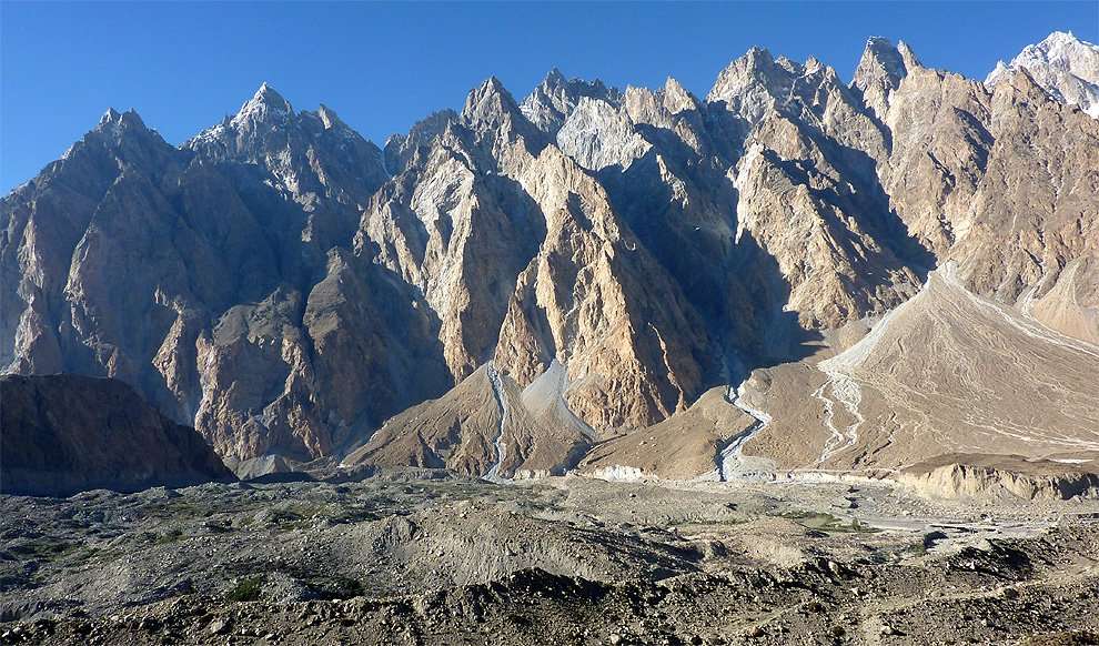 Walk in Passu - Walk under the Passu Cathedral