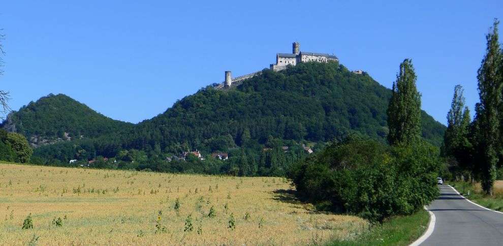 A tour of Bezděz Castle - Tour of the royal castle