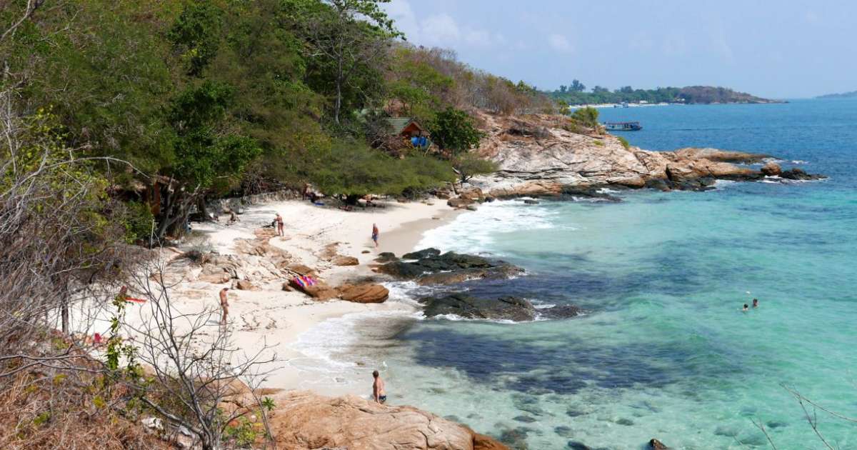 Ao Nuan Beach - The wildest bay on the island of Koh Samet | Gigaplaces.com