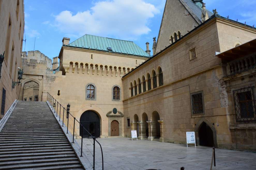 Visite de Bojnice - Château impressionnant, spa, parcs ZOO