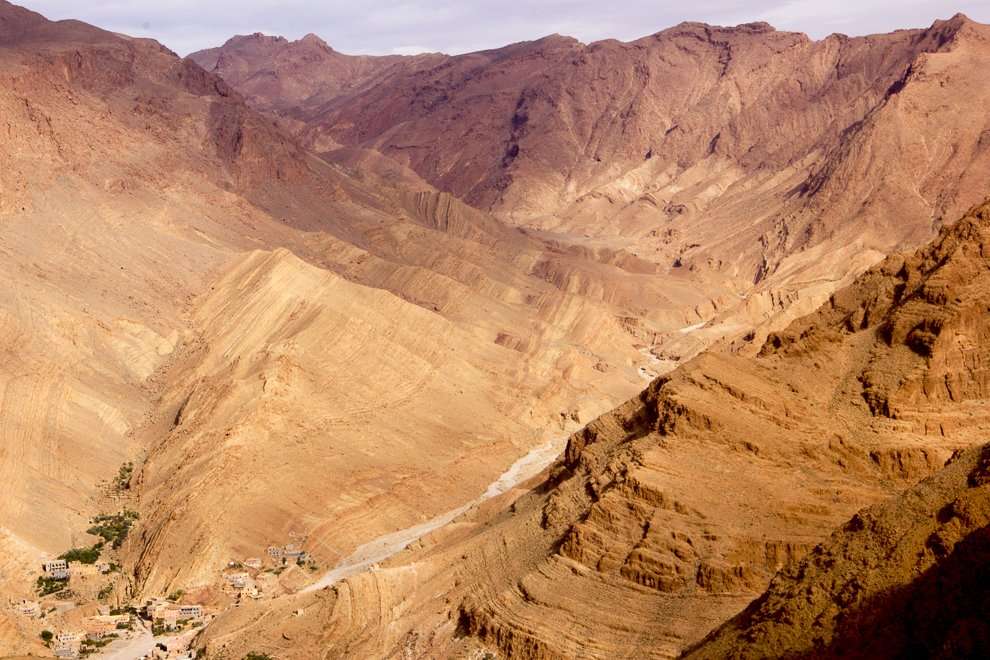 Hike above the gorge of Todra - Through Todra gorge into...