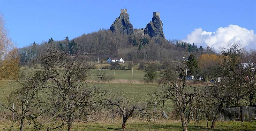 漫步在 Troskovice - Trosky Castle - 在捷克天堂的象征下散步